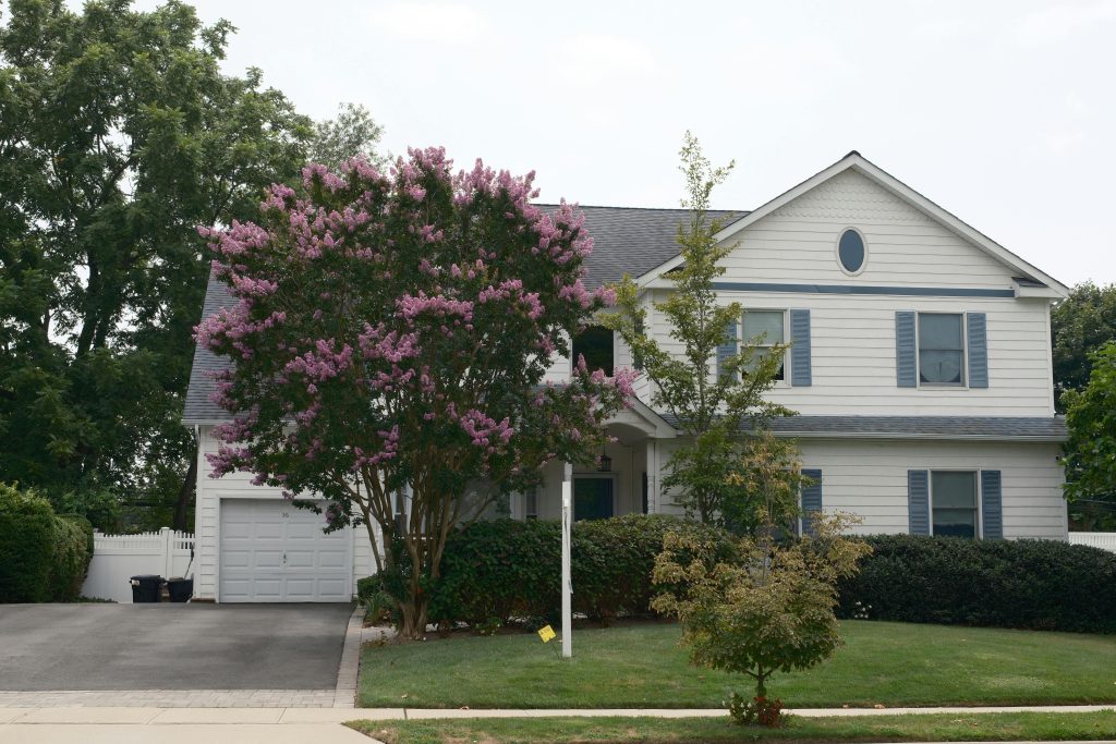 10 Best Fertilizer For Crape Myrtles - FarmTilling